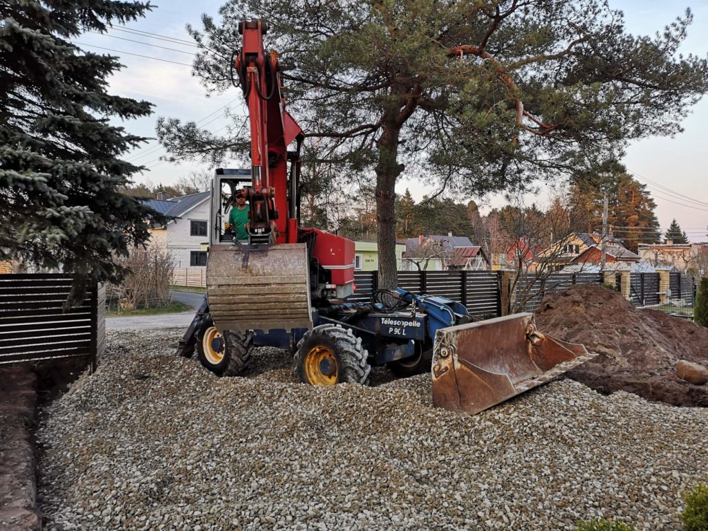 Ratas laadur-ekskavaatori rent operaatoriga Luigel - Realrent.ee